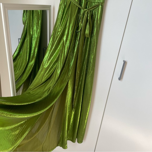 Sincerly Jules | Dresses | Sincerely Jules Green Metallic Cocktail ...